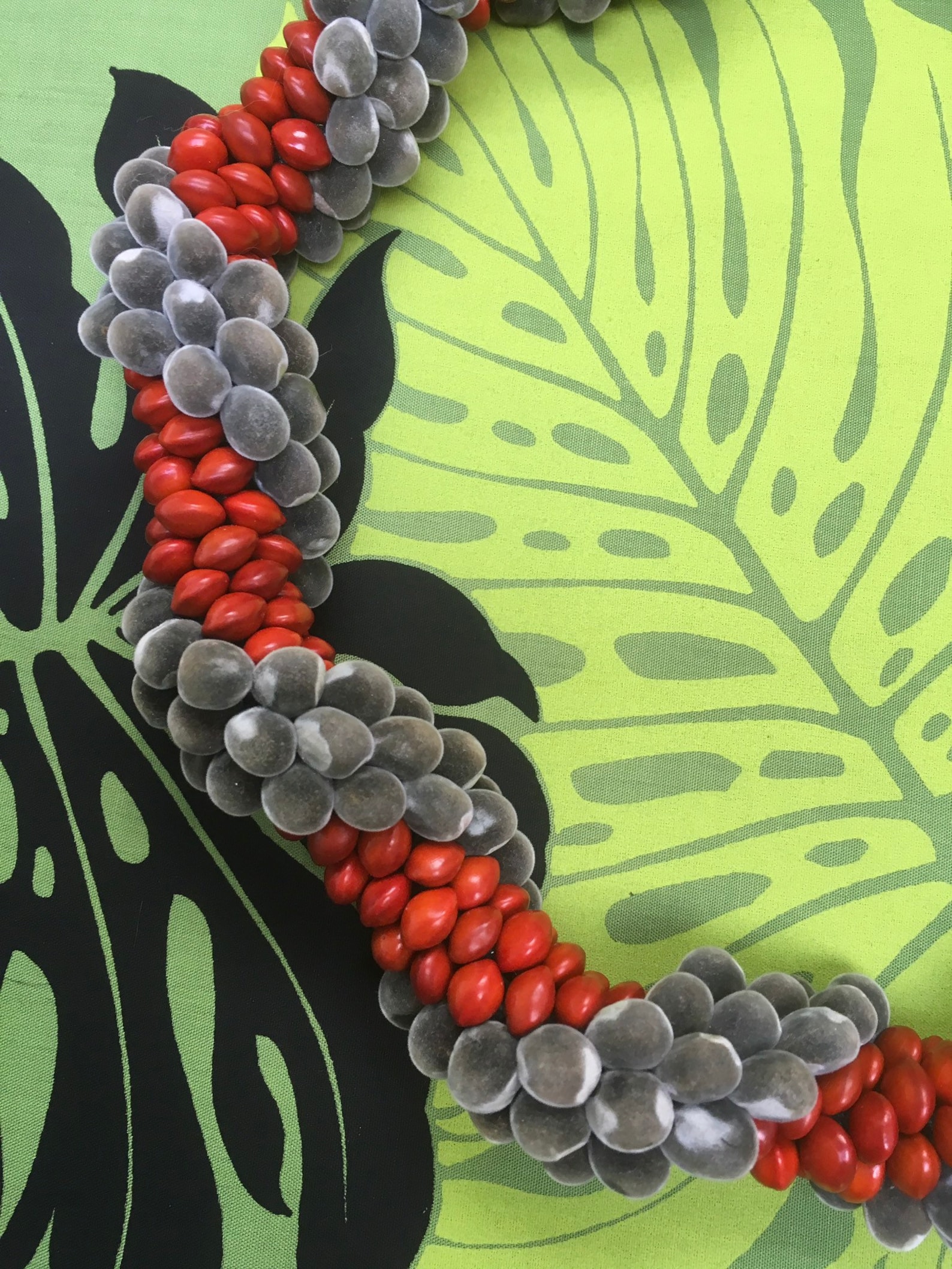 Hawaiian Ula'Ula Mgambo Seed Lei | Etsy