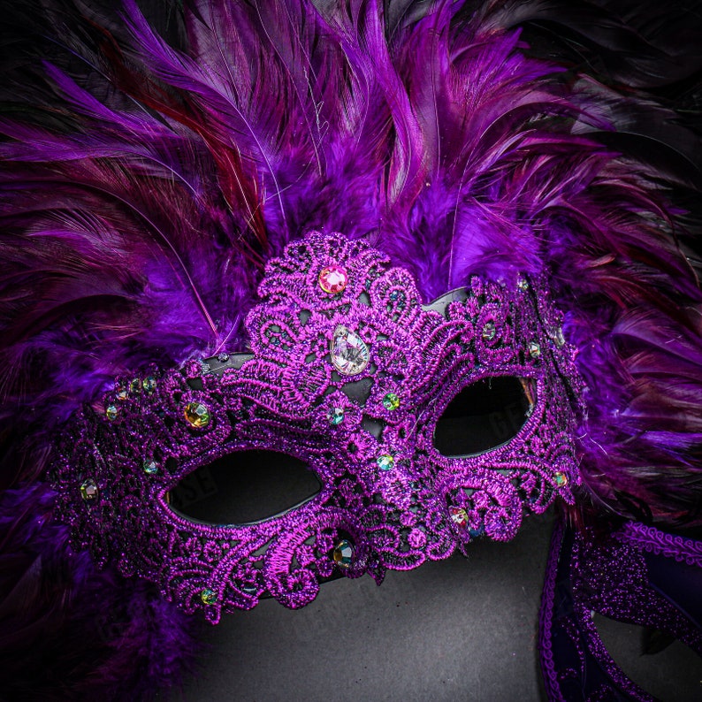 PURPLE Women Classic Couple's Carnival Venetian Feather Masquerade ...