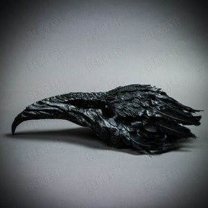 Black Bird Curved Beak Long Nose Skull Face Mask Top Feather Halloween ...