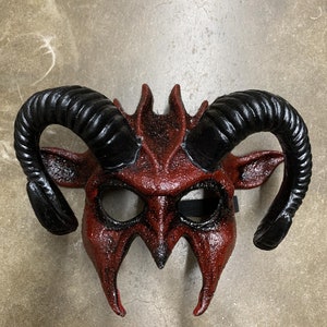 Demon Devil Satan Bloody Red Halloween Party Mask Devil Ram Horn Mask ...