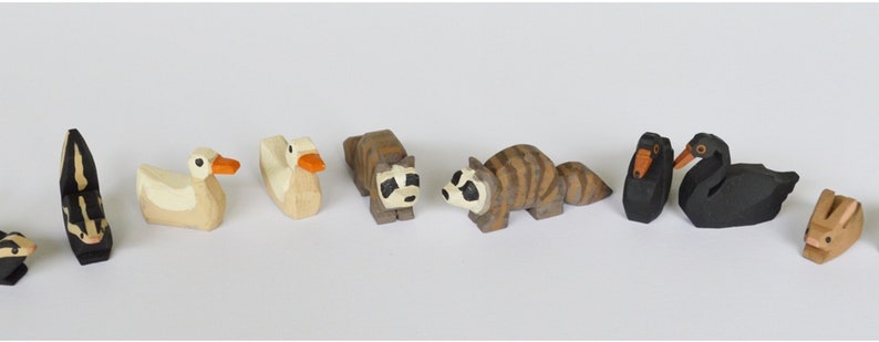 Hand Carved Wooden Noah's Ark Animals Skunk, Ducks, Raccoon's, Black ...