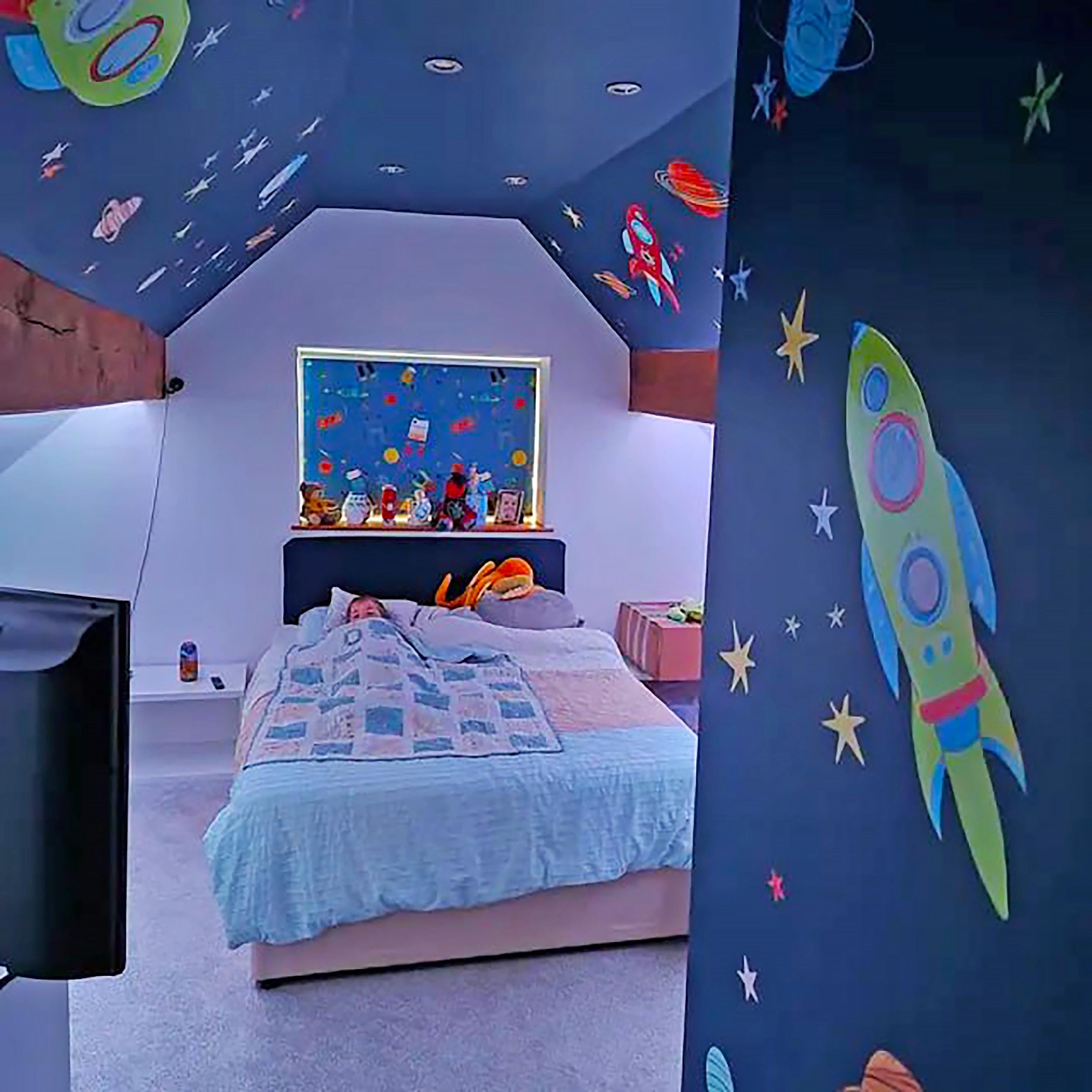 Outer Space Wall Decals - Astronaut and Galaxy Planet Stickers - Rocket ...
