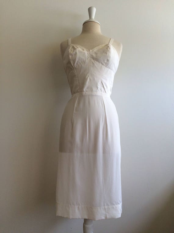 White silk and satin vintage slip w/ beautiful detail… - Gem