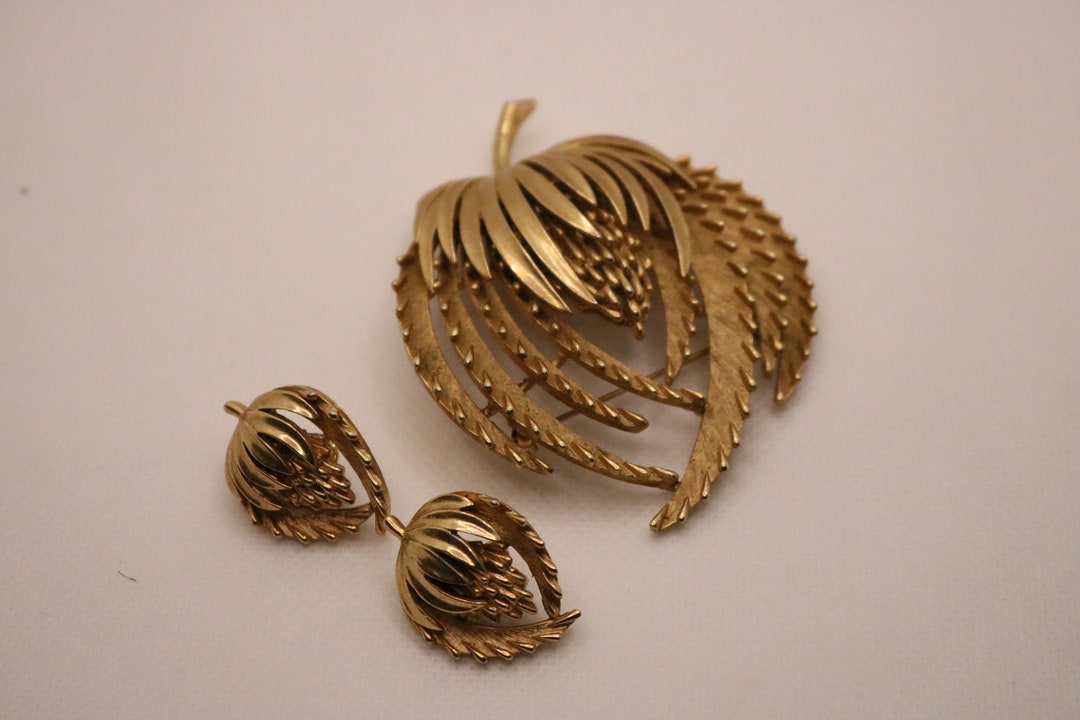 Trifari Brooch Set - Etsy