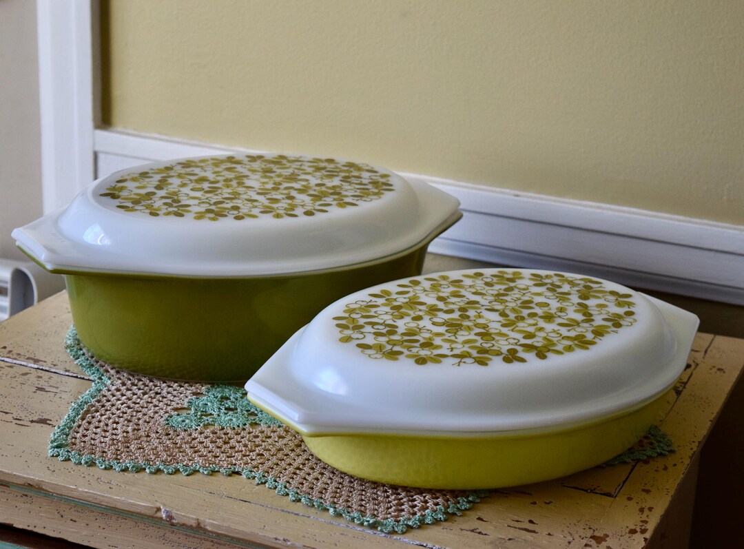 Pyrex Verde 2.5 Quart Casserole Dish With Verde Flowered Lid and 1.5 ...