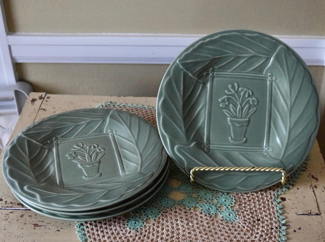 Pfaltzgraff Sage Green Flower Pot Plates Raised Flower Pot and Leaves ...