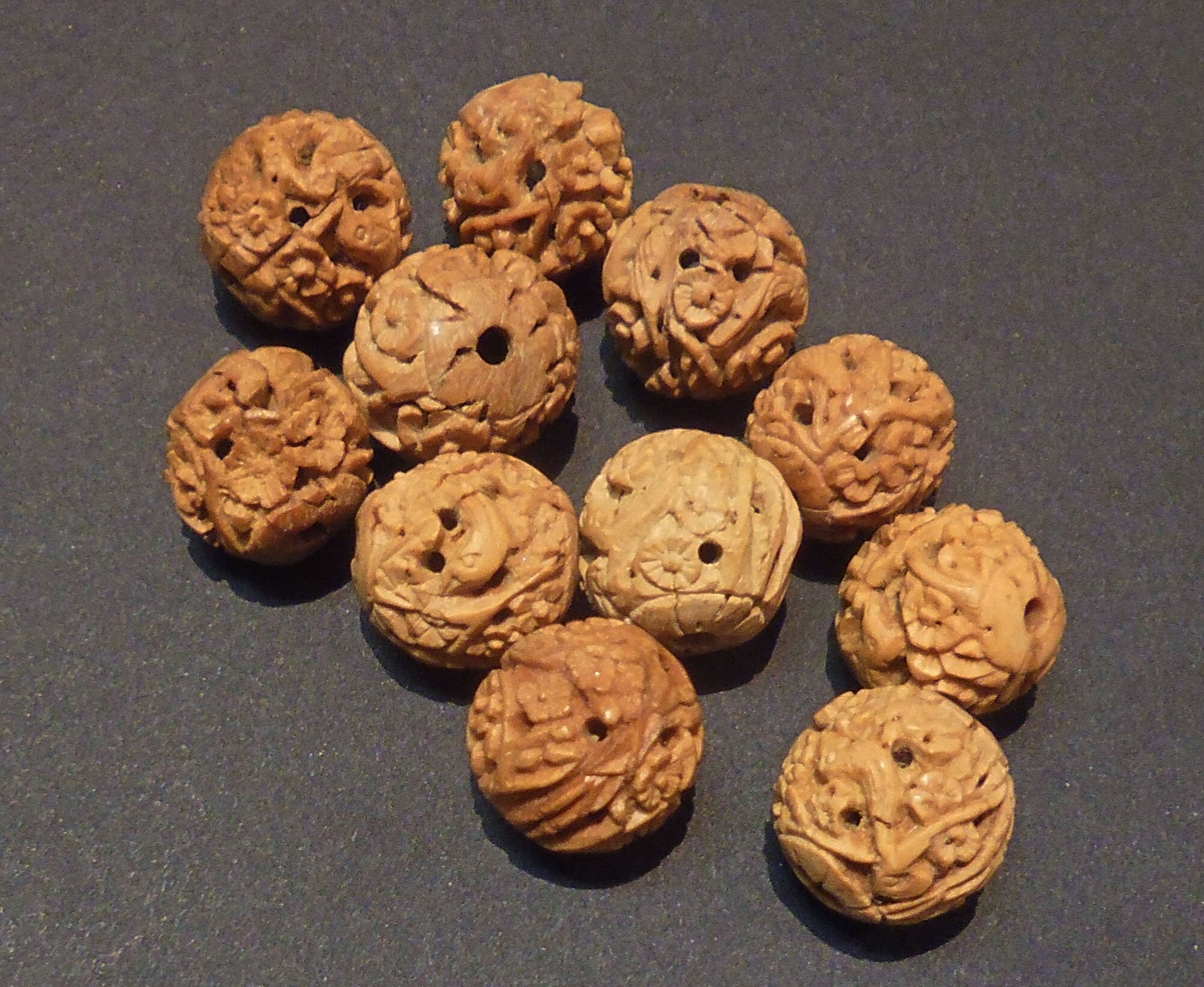 1 Vintage Hand Carved Peach Pit,floral Motif, 13mm . - Etsy