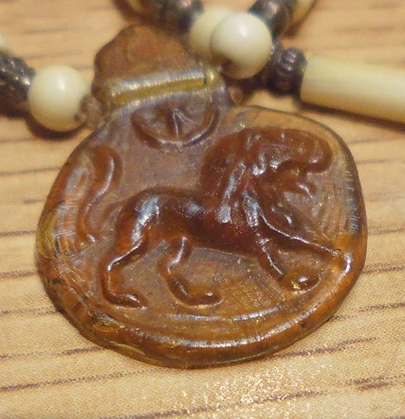 Ancient Roman, 100 AD. glass pendant, lion image, 24x… - Gem