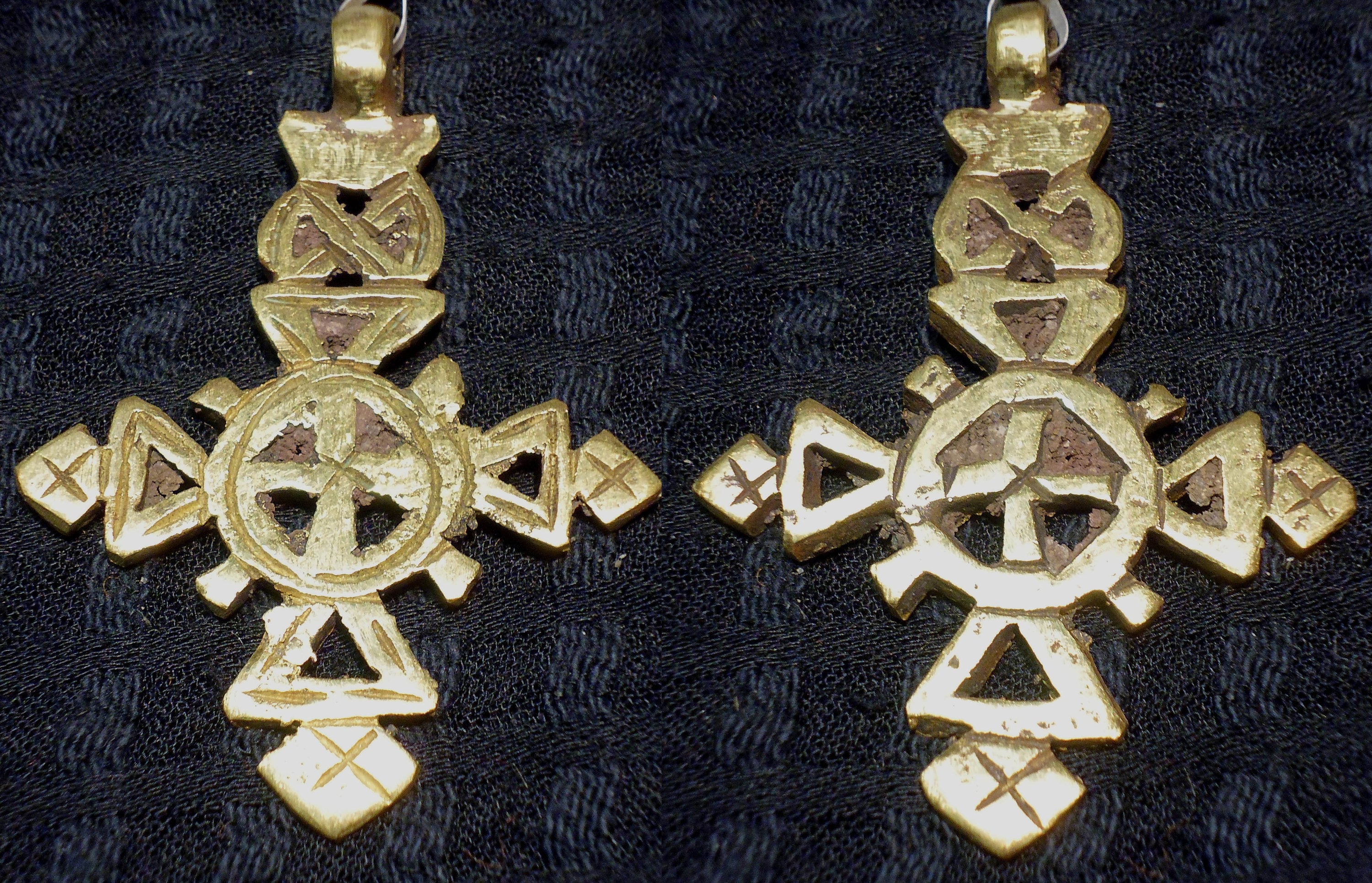 Croix chrétienne copte en laiton éthiopien, des deux côtés montrés, 65 ...
