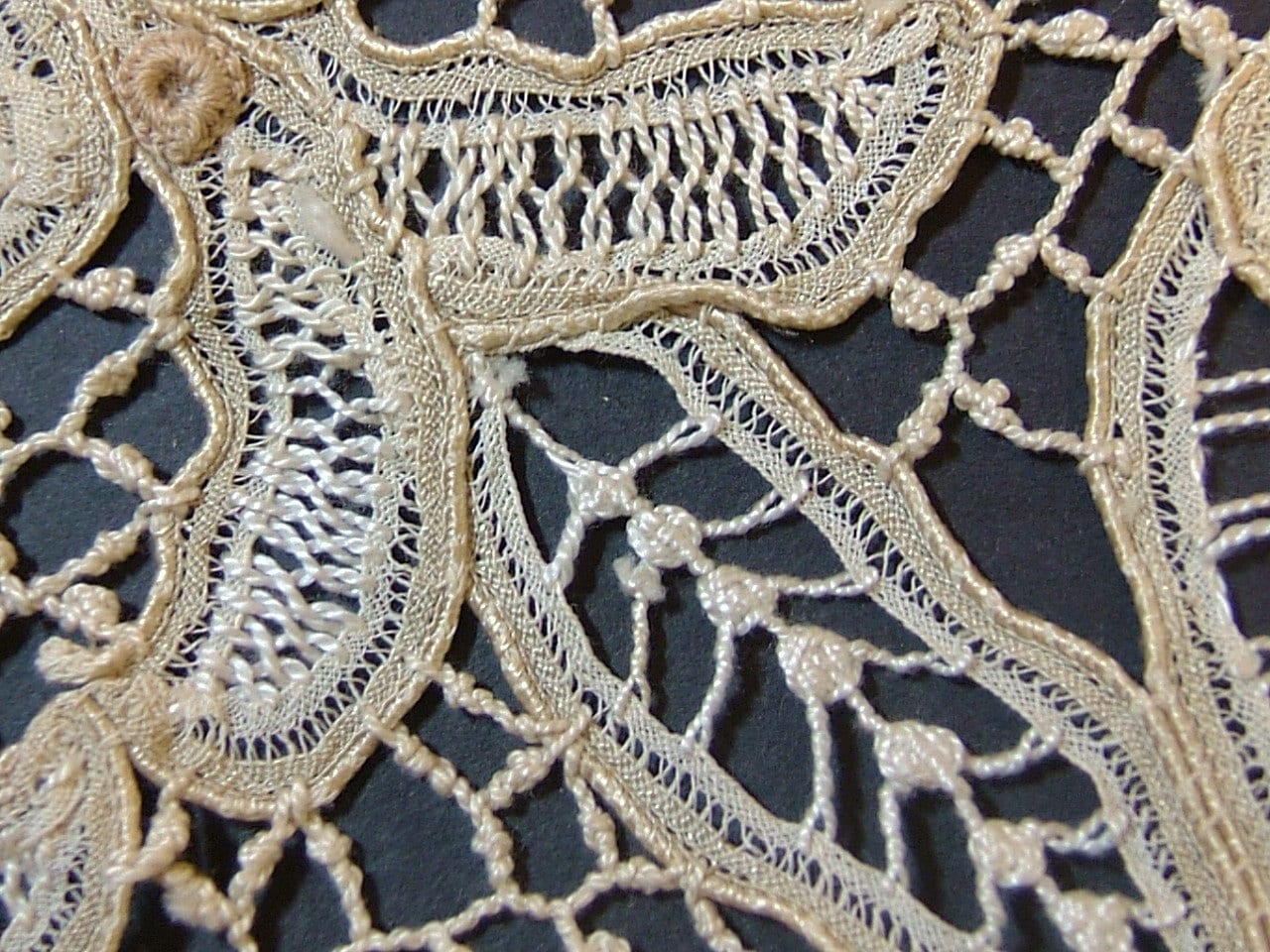 Large Victorian Lace Neck or Collar Piece, 10.5 Inches From Neck Edge ...