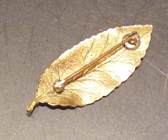Vintage 24K gold leaf pin, 36 mm x 15 mm x 2 mm. from… - Gem