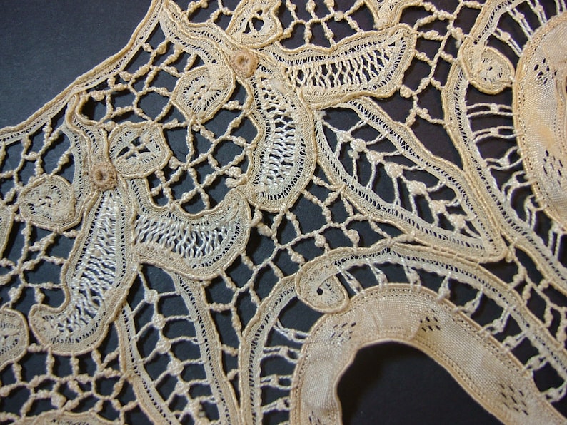 Large Victorian Lace Neck or Collar Piece, 10.5 Inches From Neck Edge ...