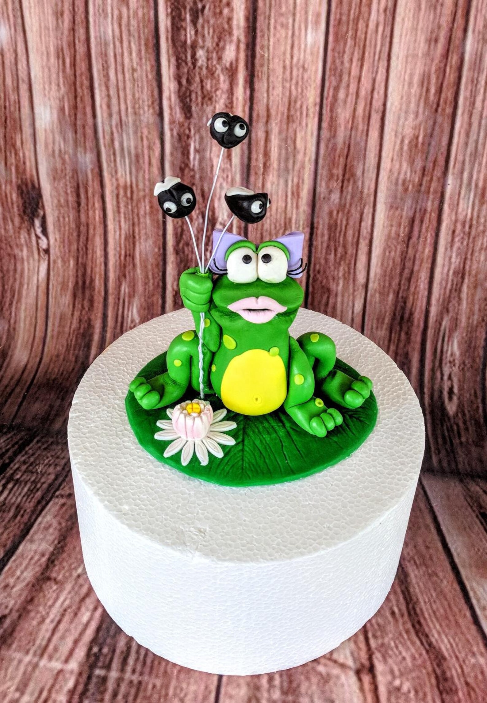 Fondant frog cake topper with fly balloons | Etsy