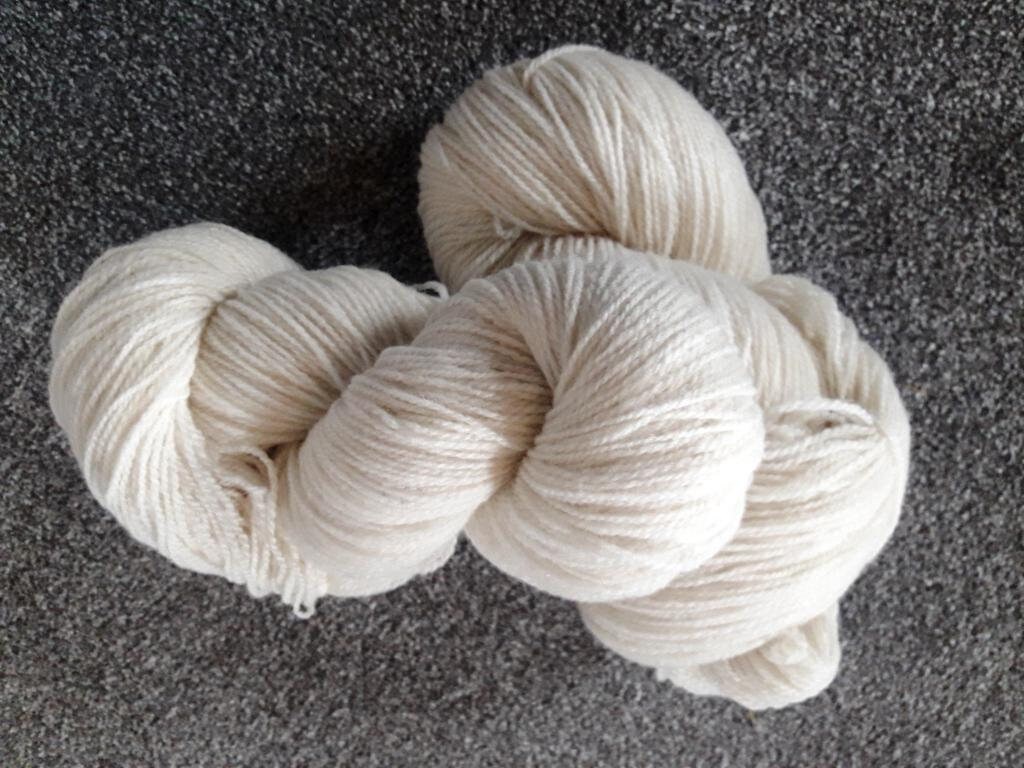 4-ply Llanwenog Lambs Wool Blended With BFL 25% 100g Skeins - Etsy UK
