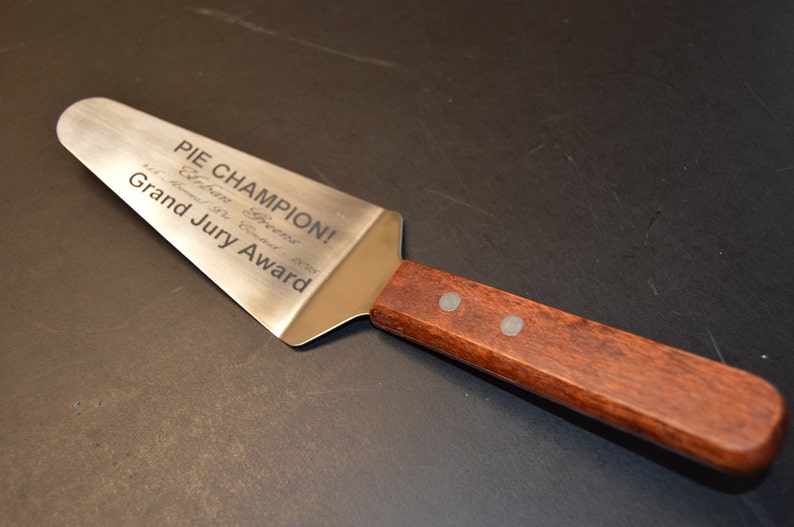 Personalized Engraved Pie Server - Custom Serveware for Weddings ...
