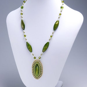 Green Shell Necklace, Mother of Pearl Necklace, Elegant Necklace ...