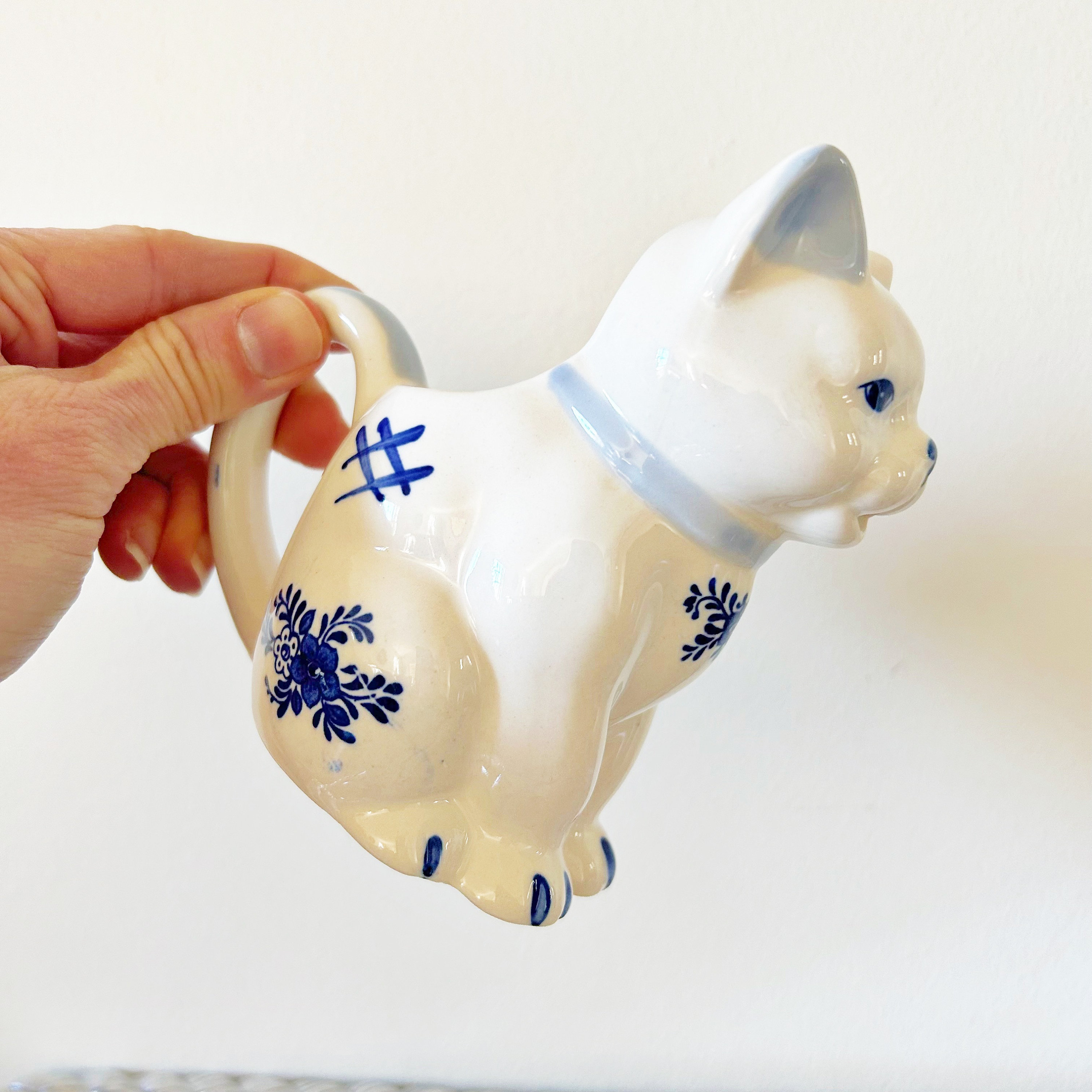 Vintage Kitty Cat Pitcher, Blue and White Cat Figurine Ceramic Creamer ...
