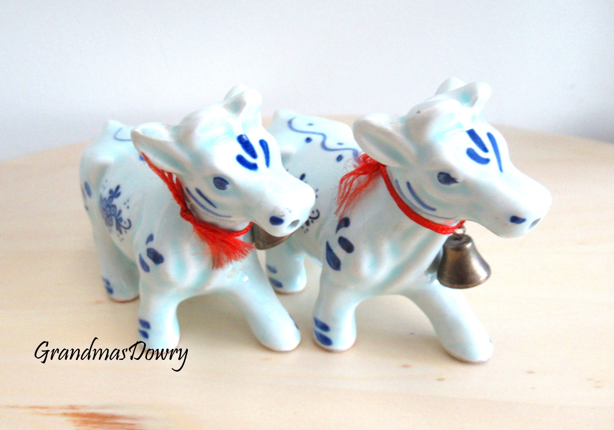Delft Blue Cows Salt & Pepper Shakers Windmill Floral Bells Hand ...
