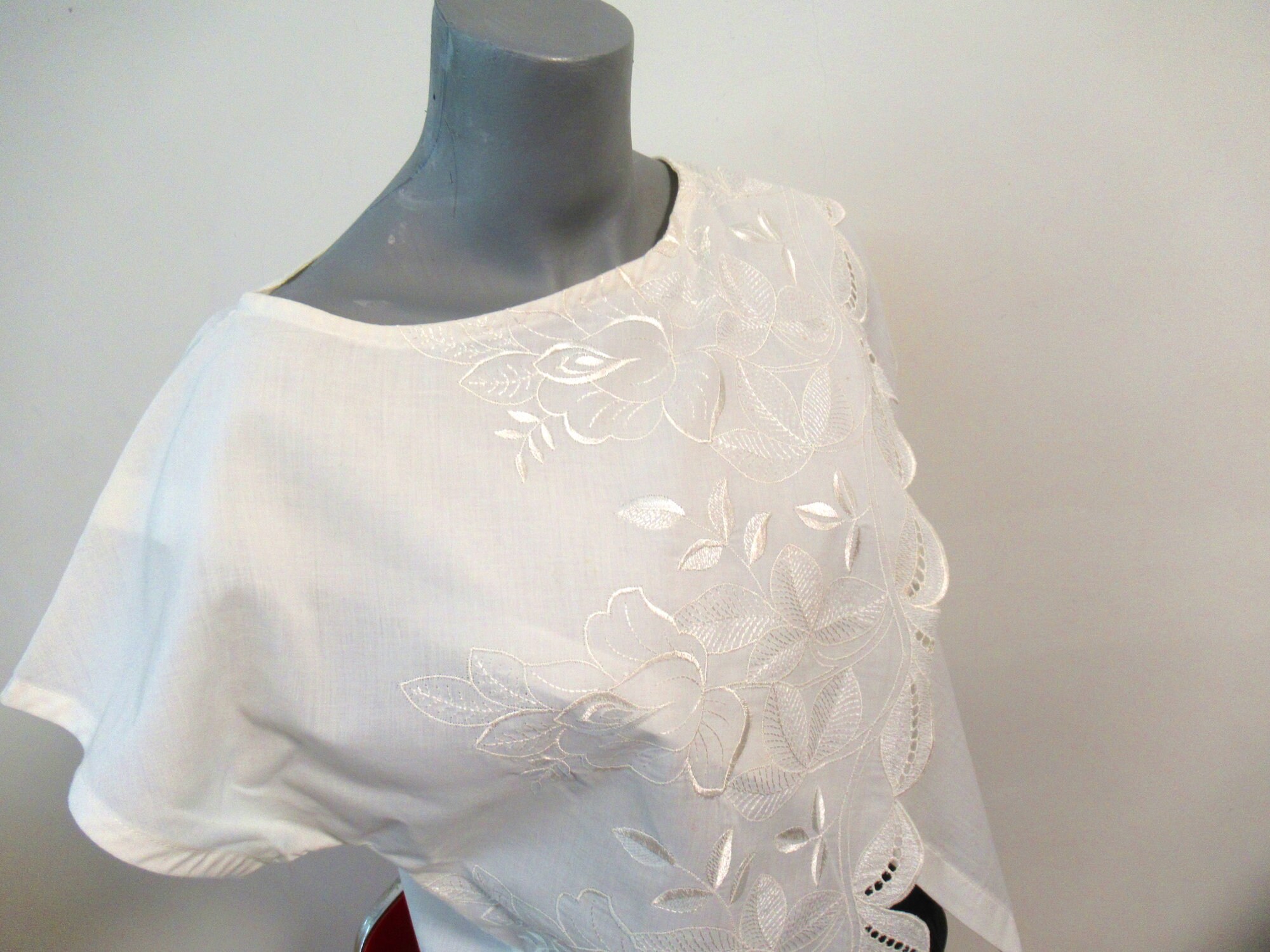 Vintage 80s White Sleeveless Cropped Belly Shirt Sleeveless, Eyelet ...