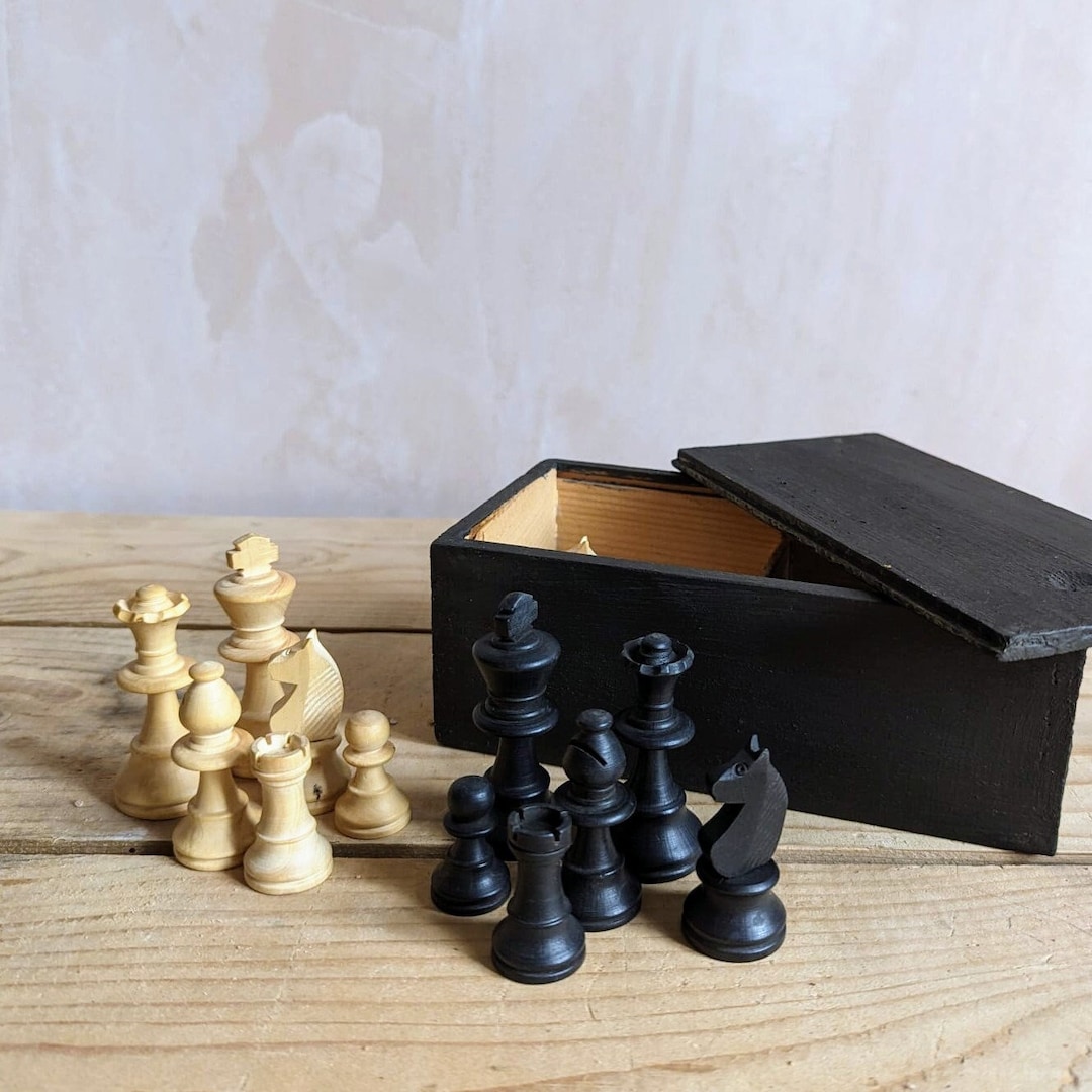Vintage 1950s Staunton Pattern Chess Set Chess Men in Box Chess Set ...