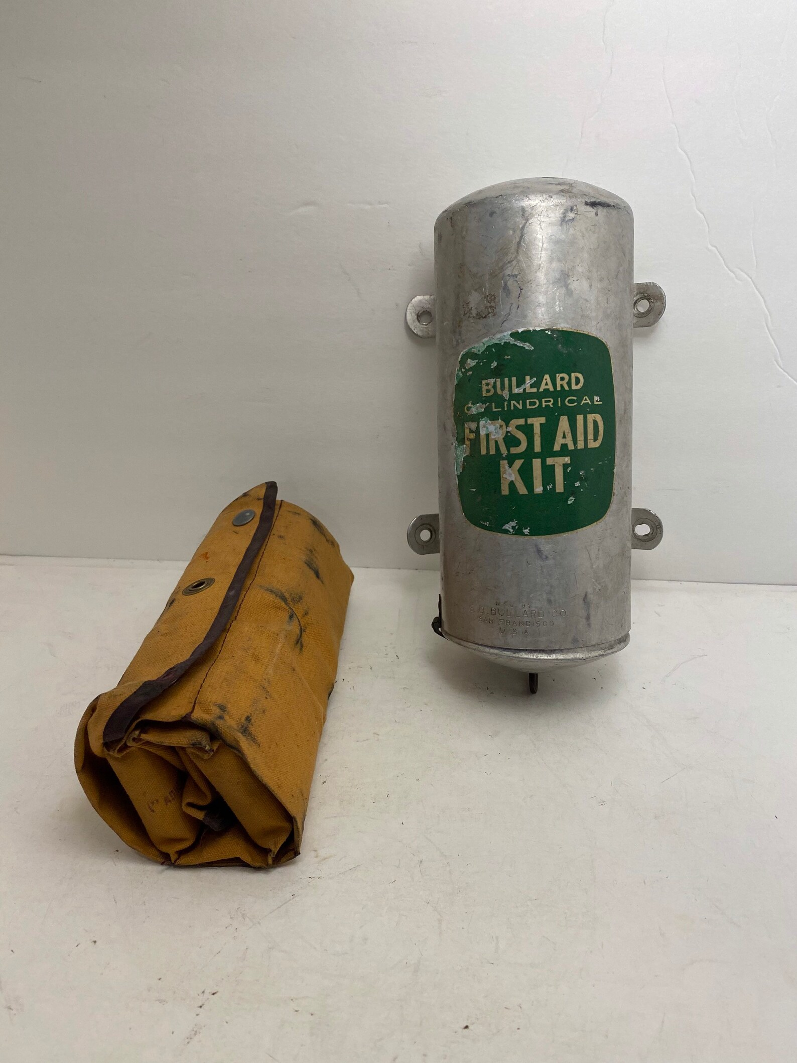 Vintage Bullard Cylindrical First Aid Kit From the 1940s | Etsy