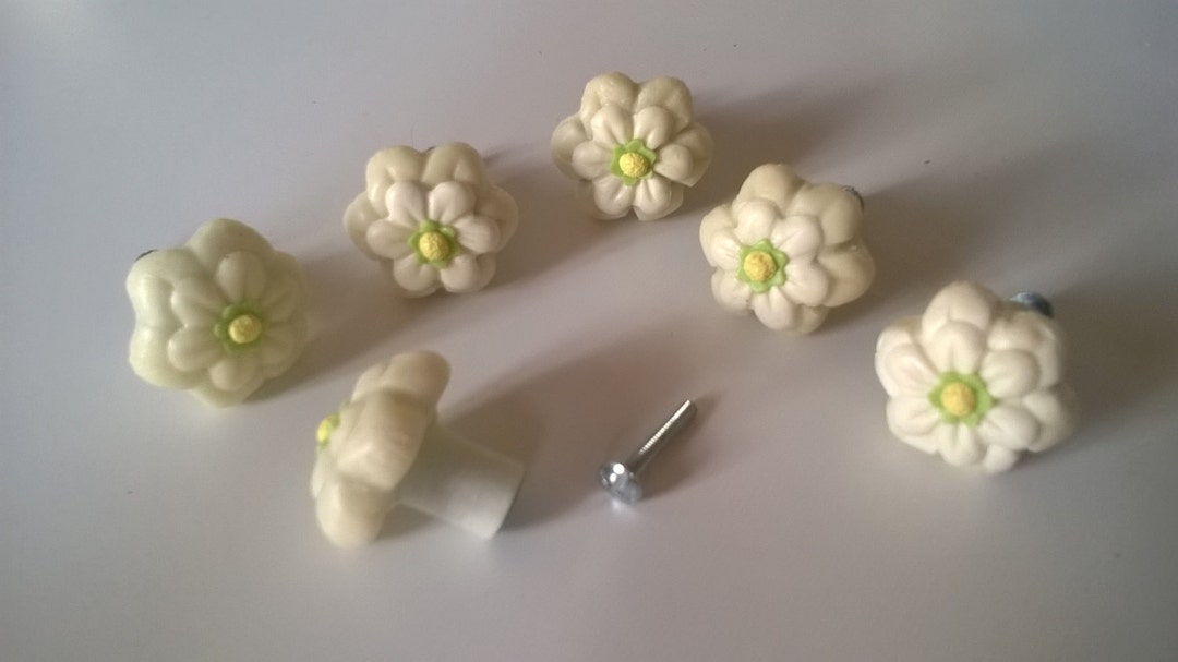 DRAWER BUTTONS Set of 3 White Flowers PORCELAIN COLD SAELJANA Handle ...