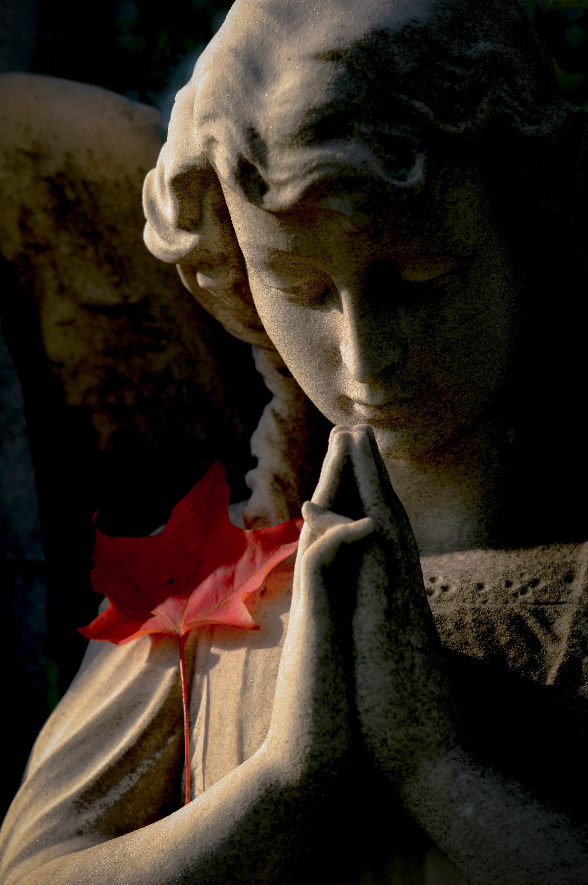 Praying Angel Statue