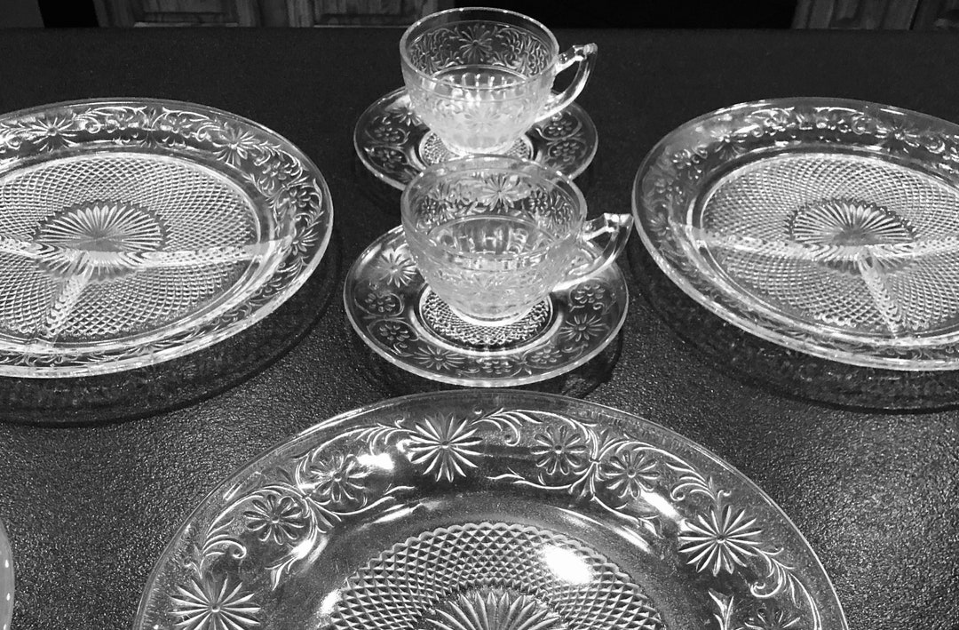Vintage 1930 12pc Daisy Dish Set • Depression Glass • Service for 4 ...