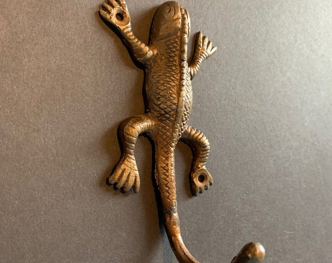 Cast Iron Hook in the Shape of a Gecko Lizard - Etsy