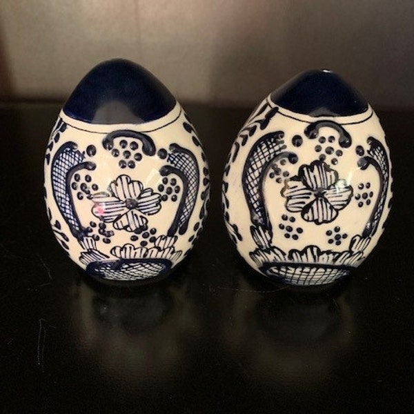 Egg Salt and Pepper - Etsy