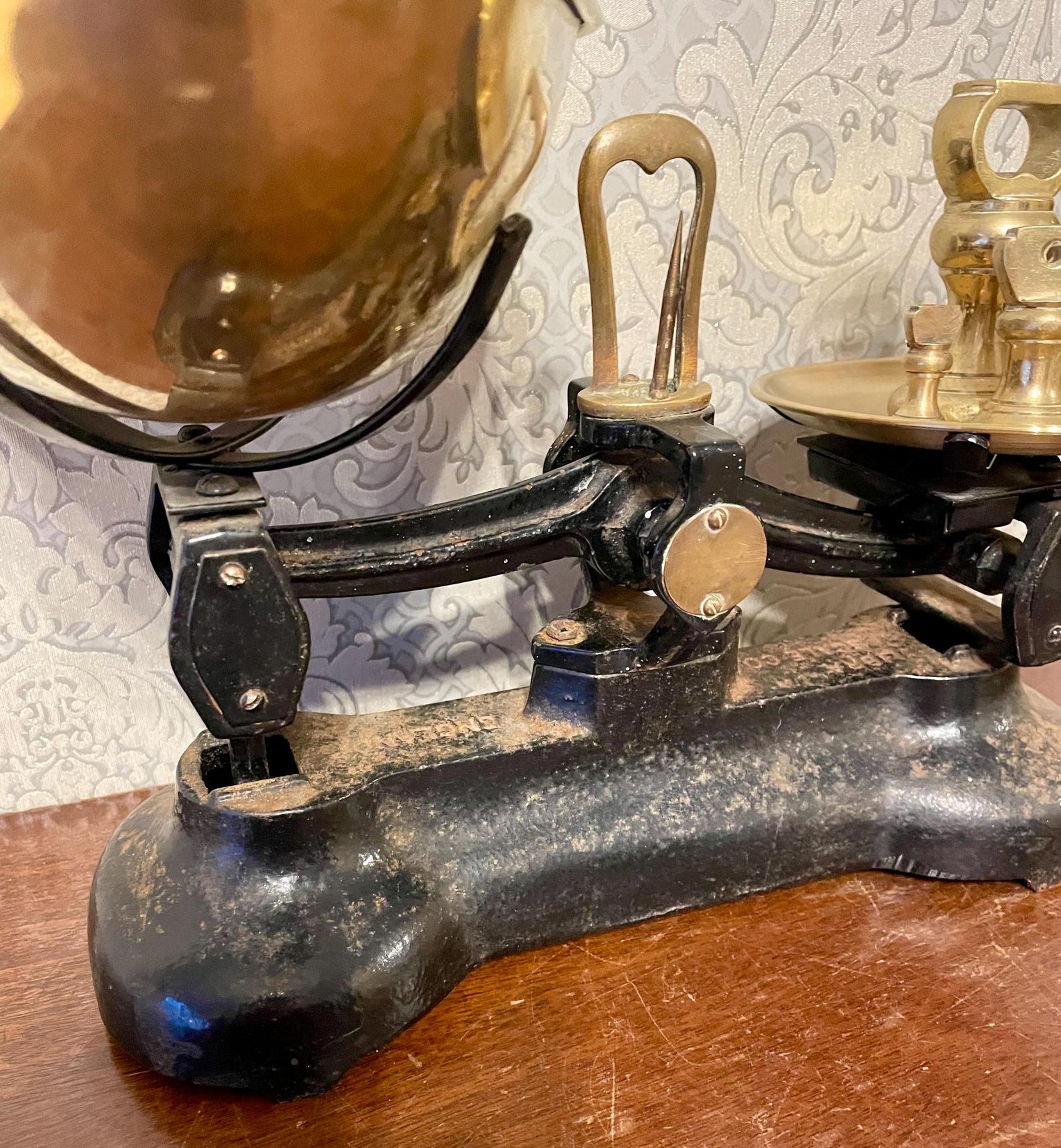 Vintage Libra Large Rustic Scales With Brass Pans and 5 Brass Weights ...