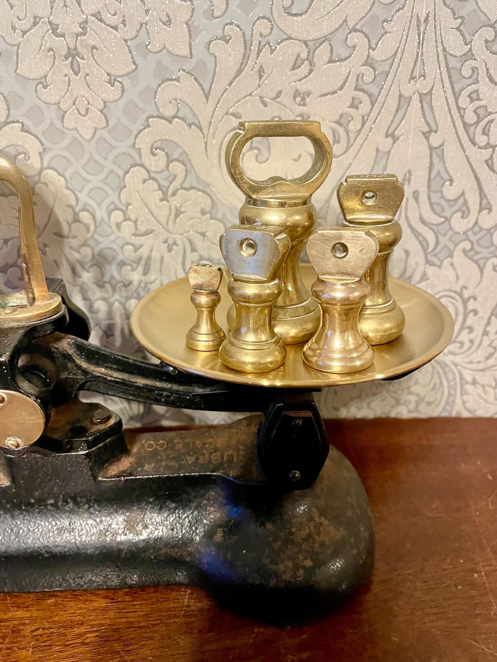 Vintage Libra Large Rustic Scales With Brass Pans and 5 Brass Weights ...