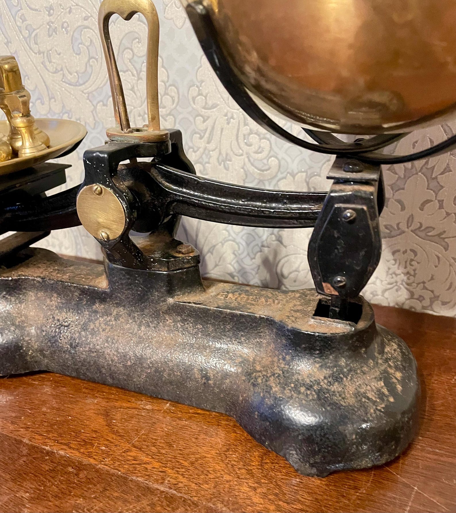 Vintage Libra Large Rustic Scales With Brass Pans and 5 Brass Weights ...