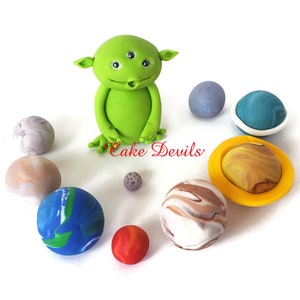 Fondant Alien and Planets Cake Toppers, Galaxy Cake, Space Explorer ...