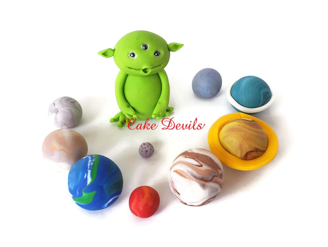 Fondant Alien and Planets Cake Toppers, Galaxy Cake, Space Explorer ...