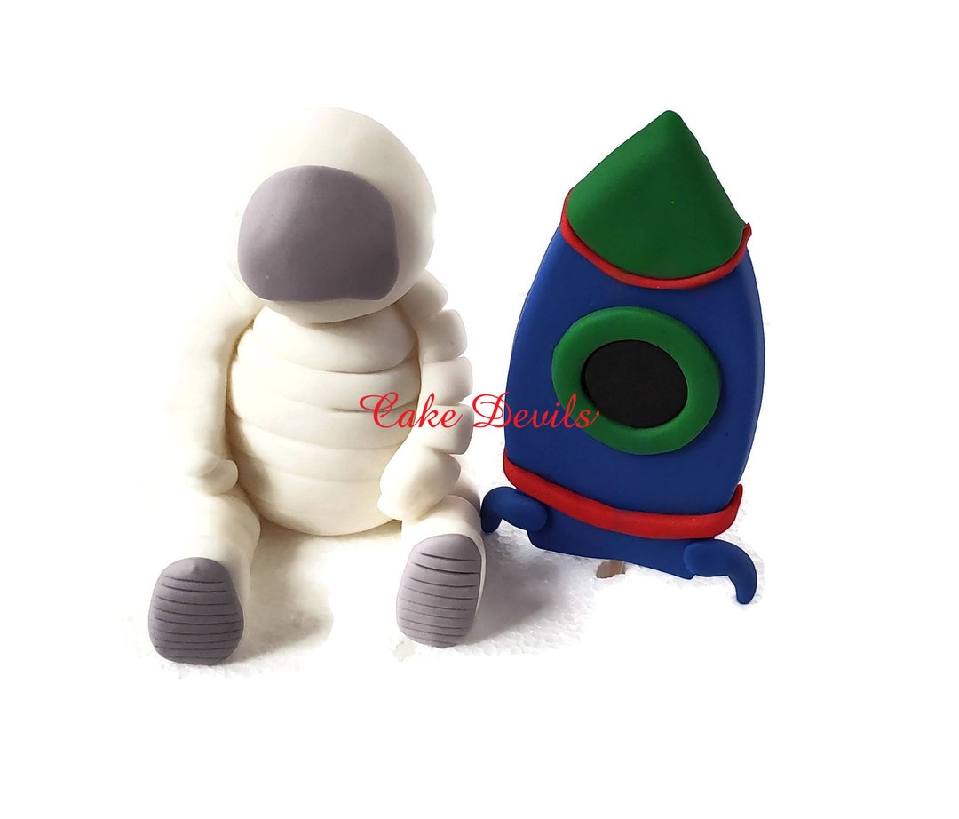 Fondant Astronaut and Rocket Ship Cake Toppers, Space Explorer Cake ...