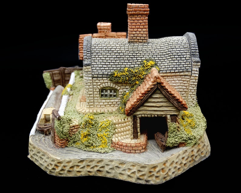 Vintage Period English Cottage Figurines, David Winter English Cottage ...