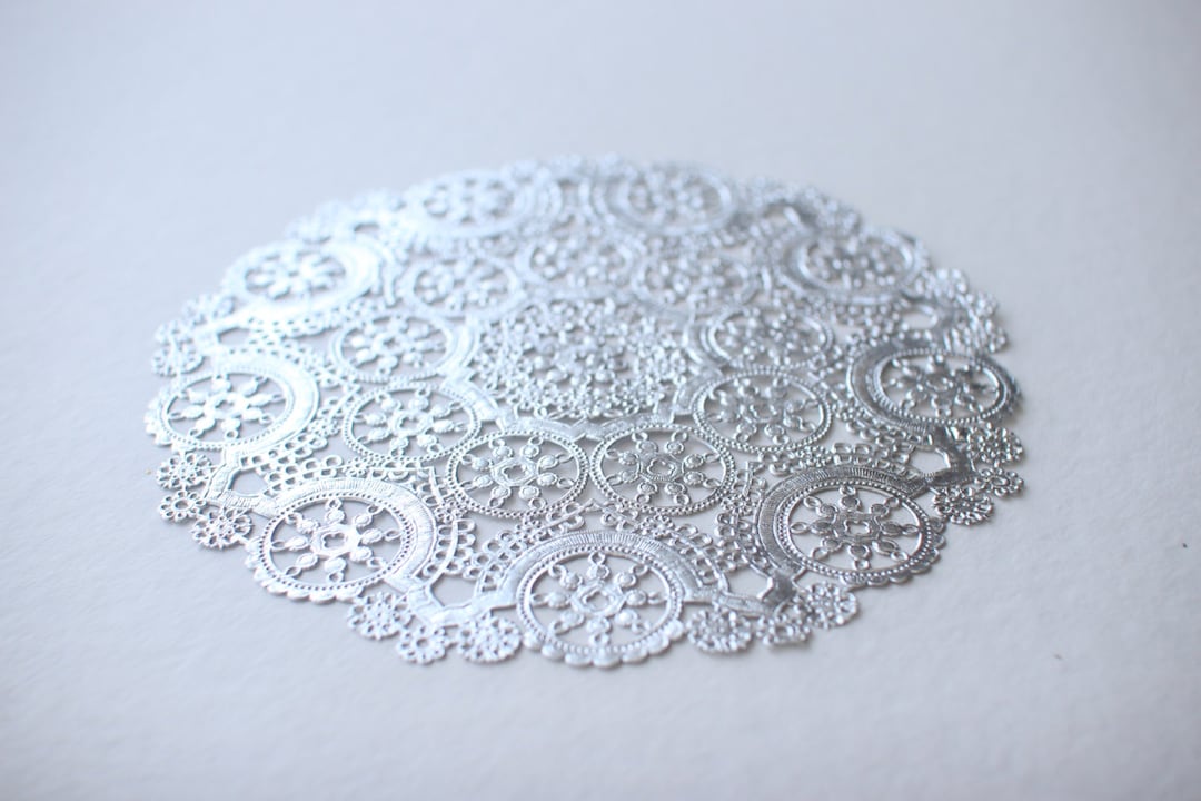 100 Metallic Silver 8" Round Medallion Doilies. Foil Lace Paper. Use ...