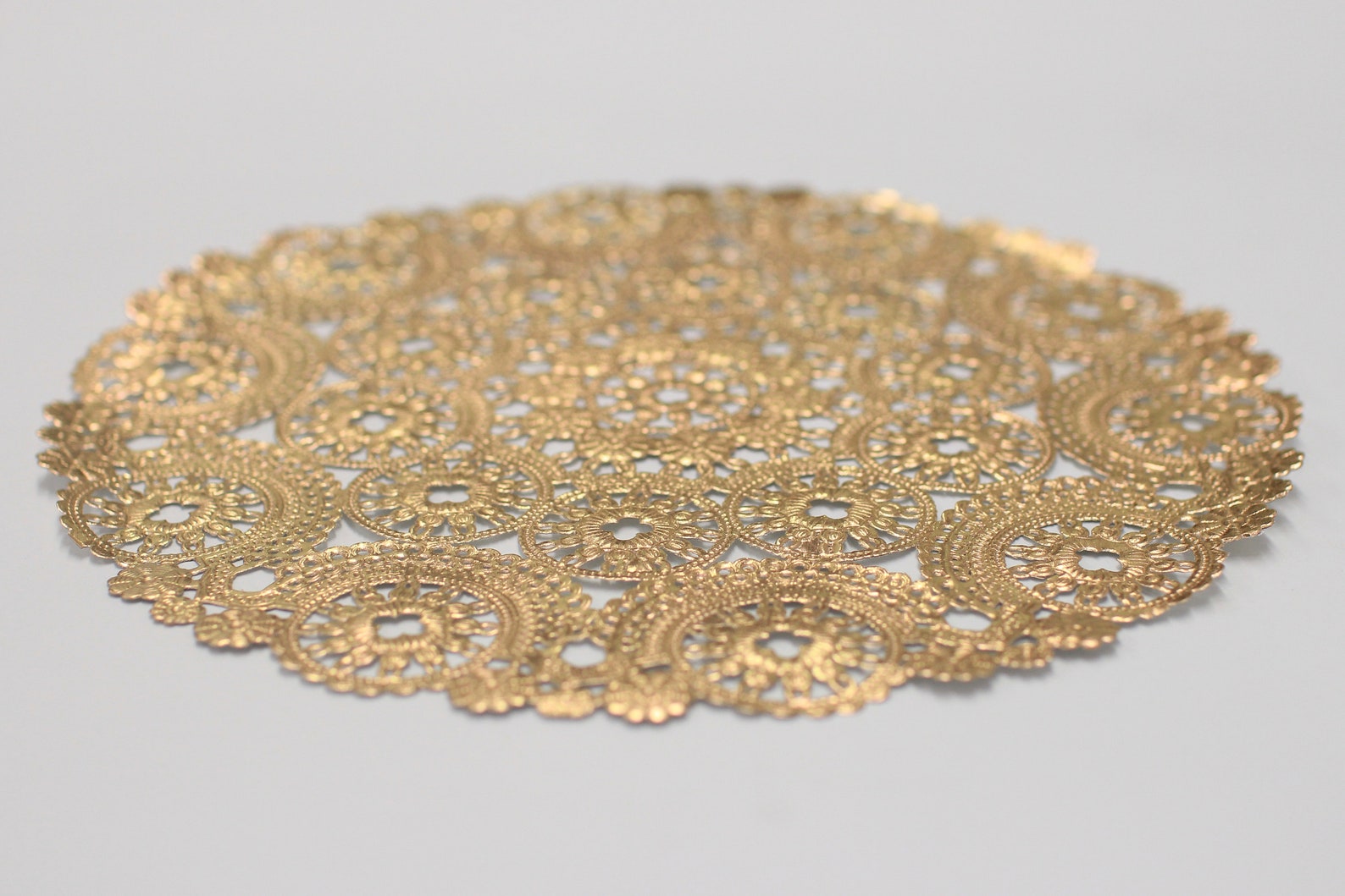 100 Metallic Gold 12 Round Medallion Doilies. Foil Lace Paper | Etsy