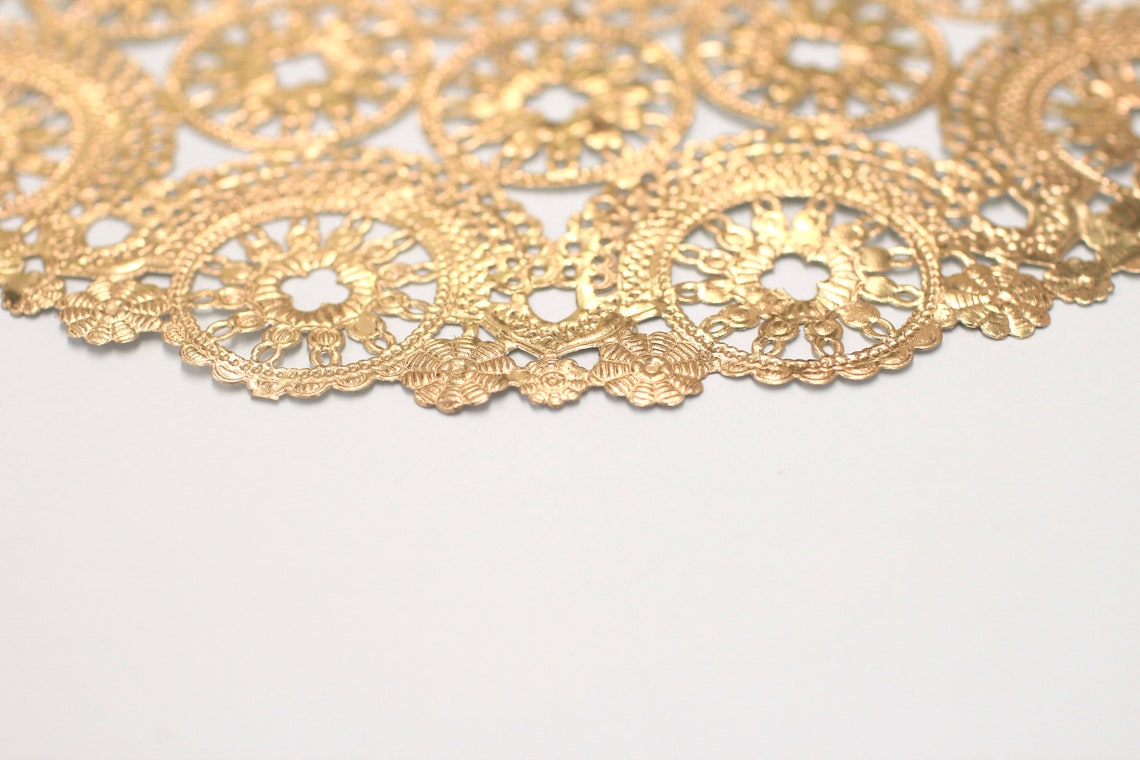 100 Metallic Gold 12 Round Medallion Doilies. Foil Lace Paper | Etsy