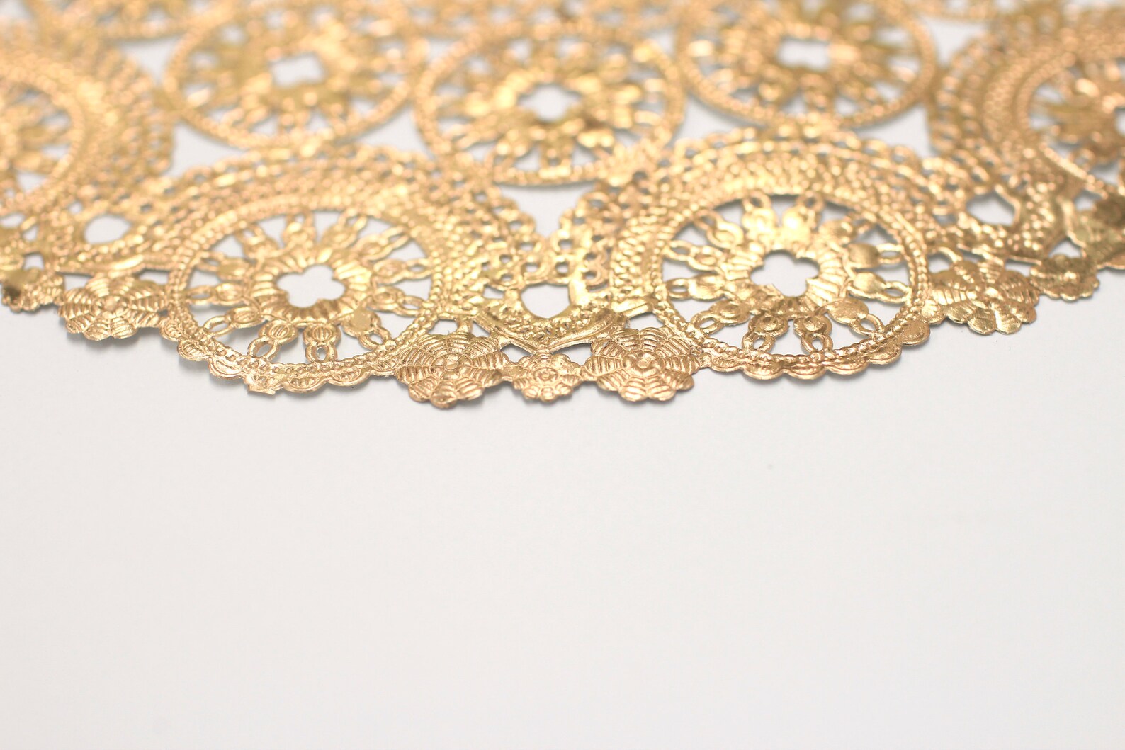 100 Metallic Gold 12 Round Medallion Doilies. Foil Lace Paper | Etsy