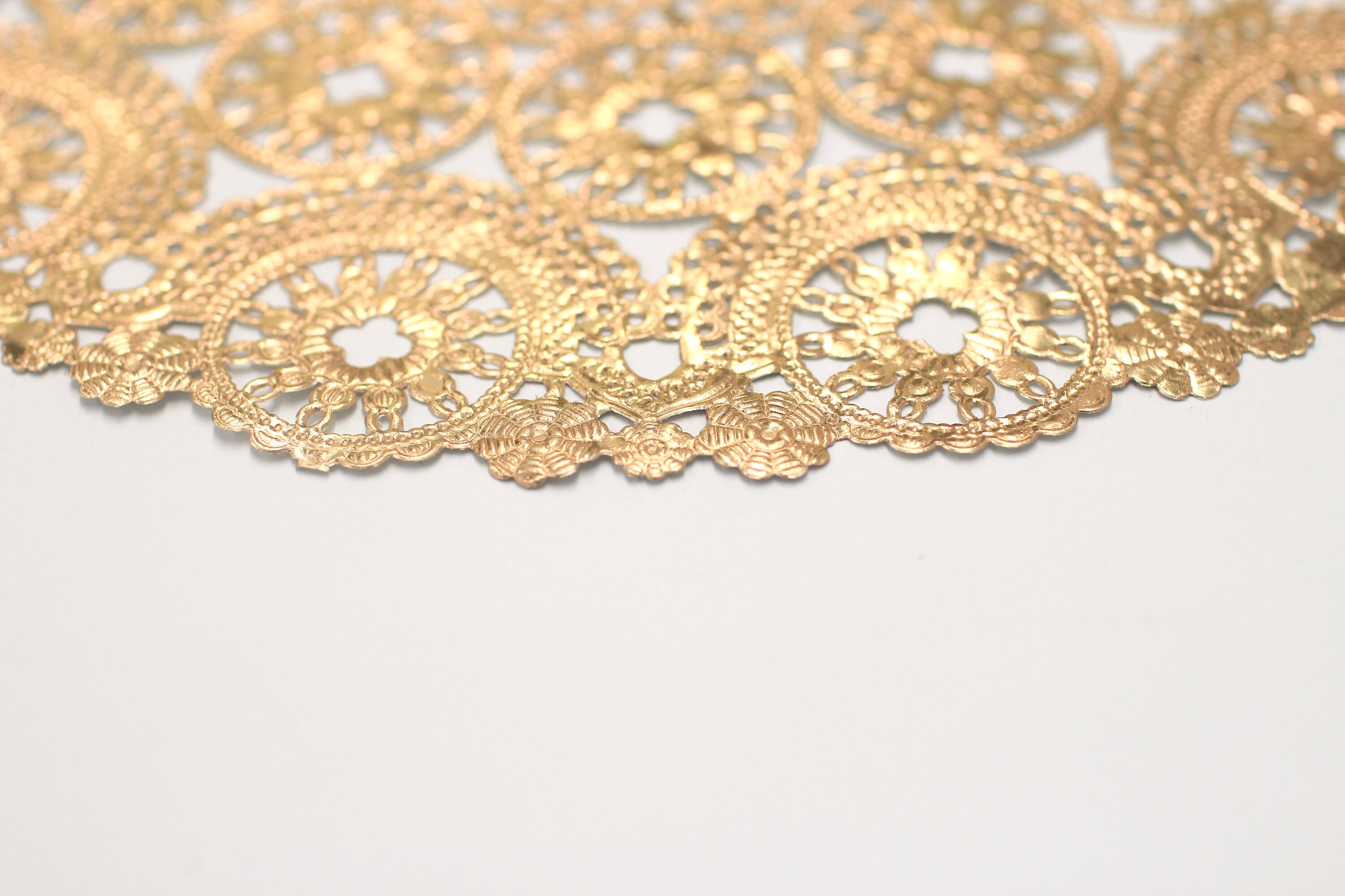 100 Metallic Gold 12 Round Medallion Doilies. Foil Lace Paper - Etsy Canada