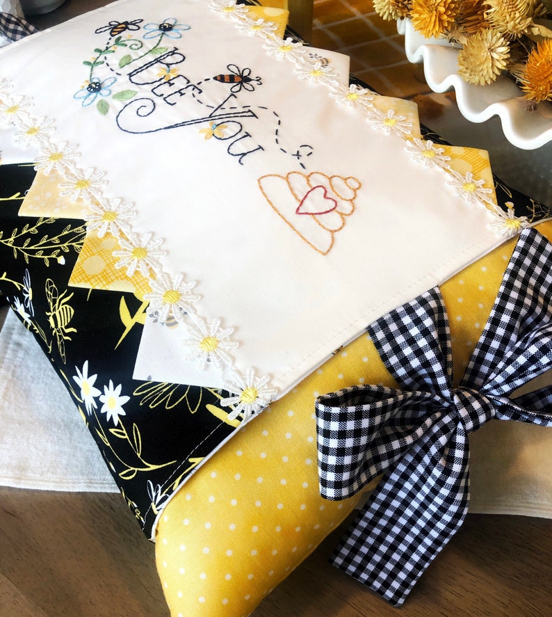 Bee Embroidery Pillow Cover Pattern, Floral Decor (PDF Pattern) - Etsy