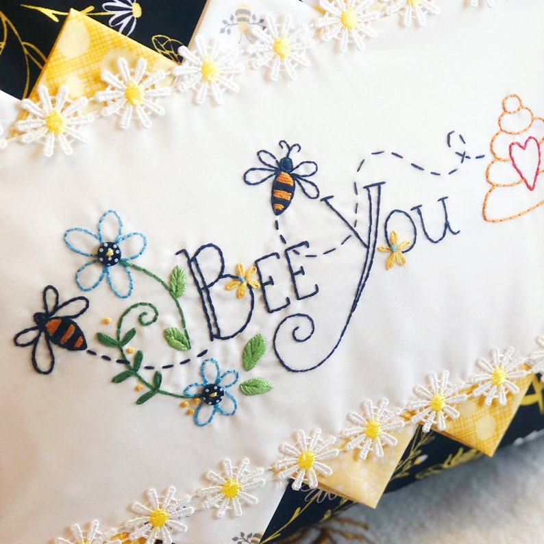 Bee Embroidery Pillow Cover Pattern, Floral Decor (PDF Pattern) - Etsy