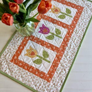 PDF Tulip Garden Quilted Table Runner, Spring Applique Kitchen Linen - Etsy