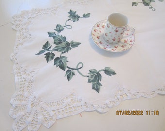 Ivy Table Runner - Etsy
