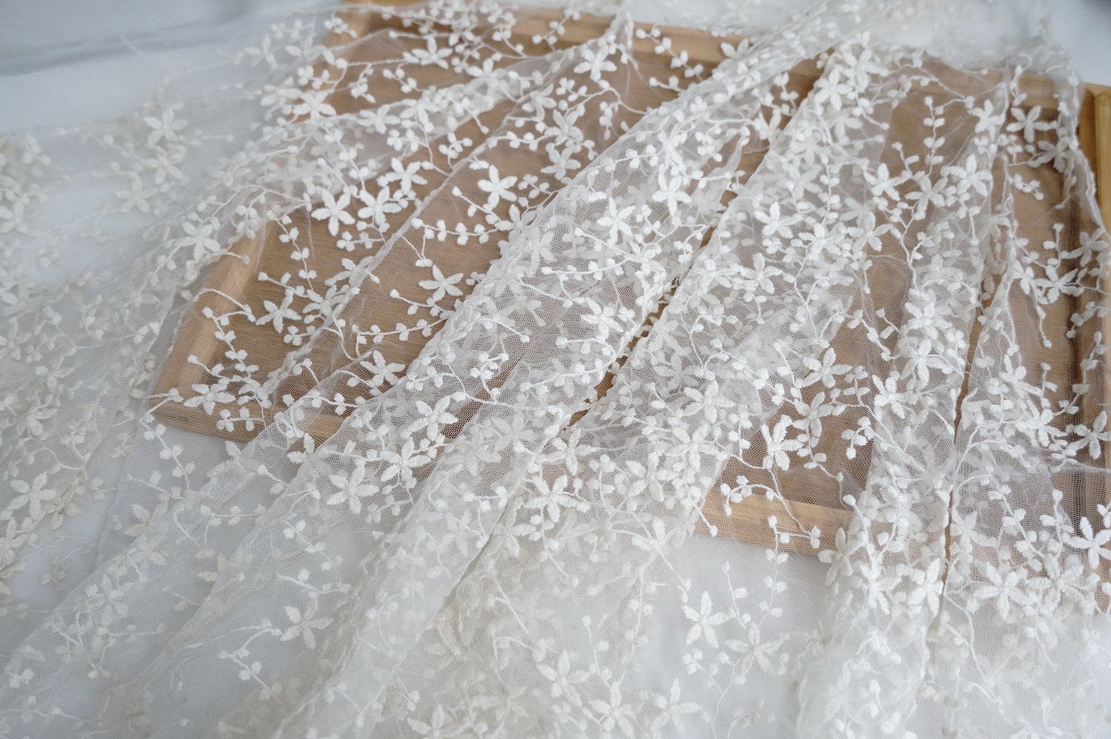 Adorable Floral Tulle Fabric Beige Lace Fabric Flowers | Etsy