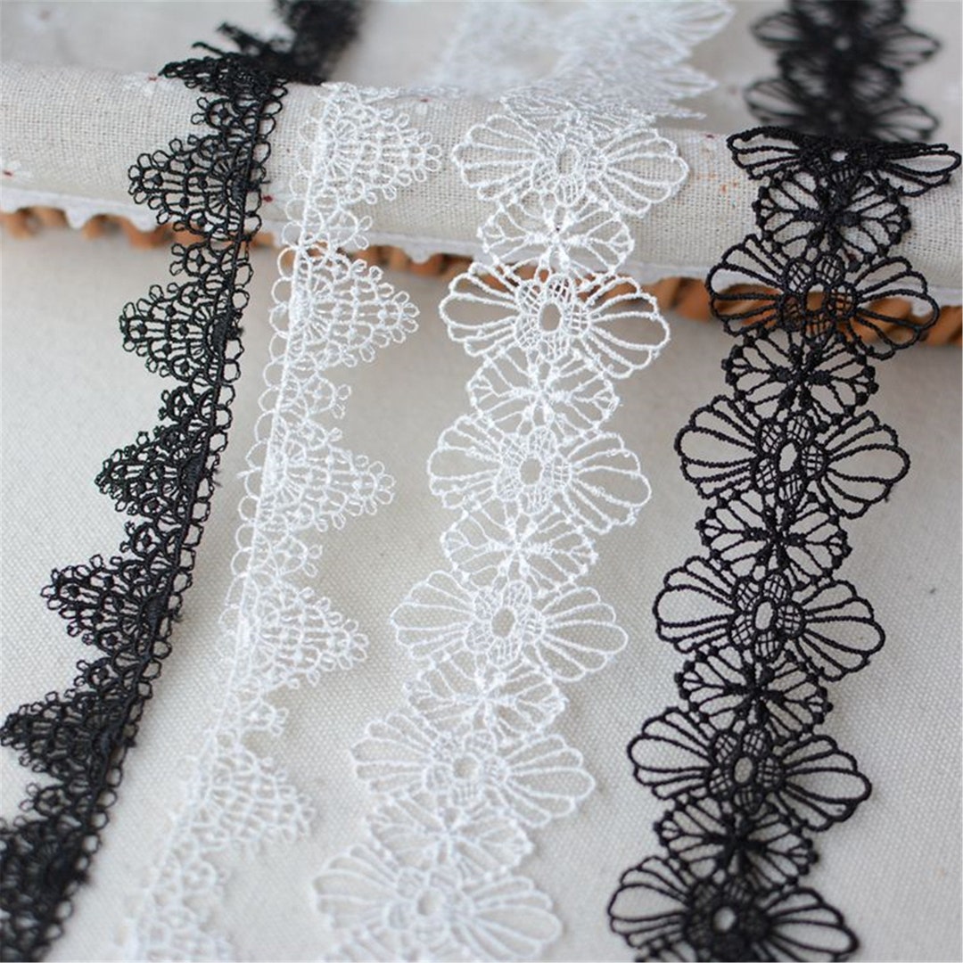 Delicate Venice Lace Trim in off White/ Black, Guipure Floral Lace Trim ...