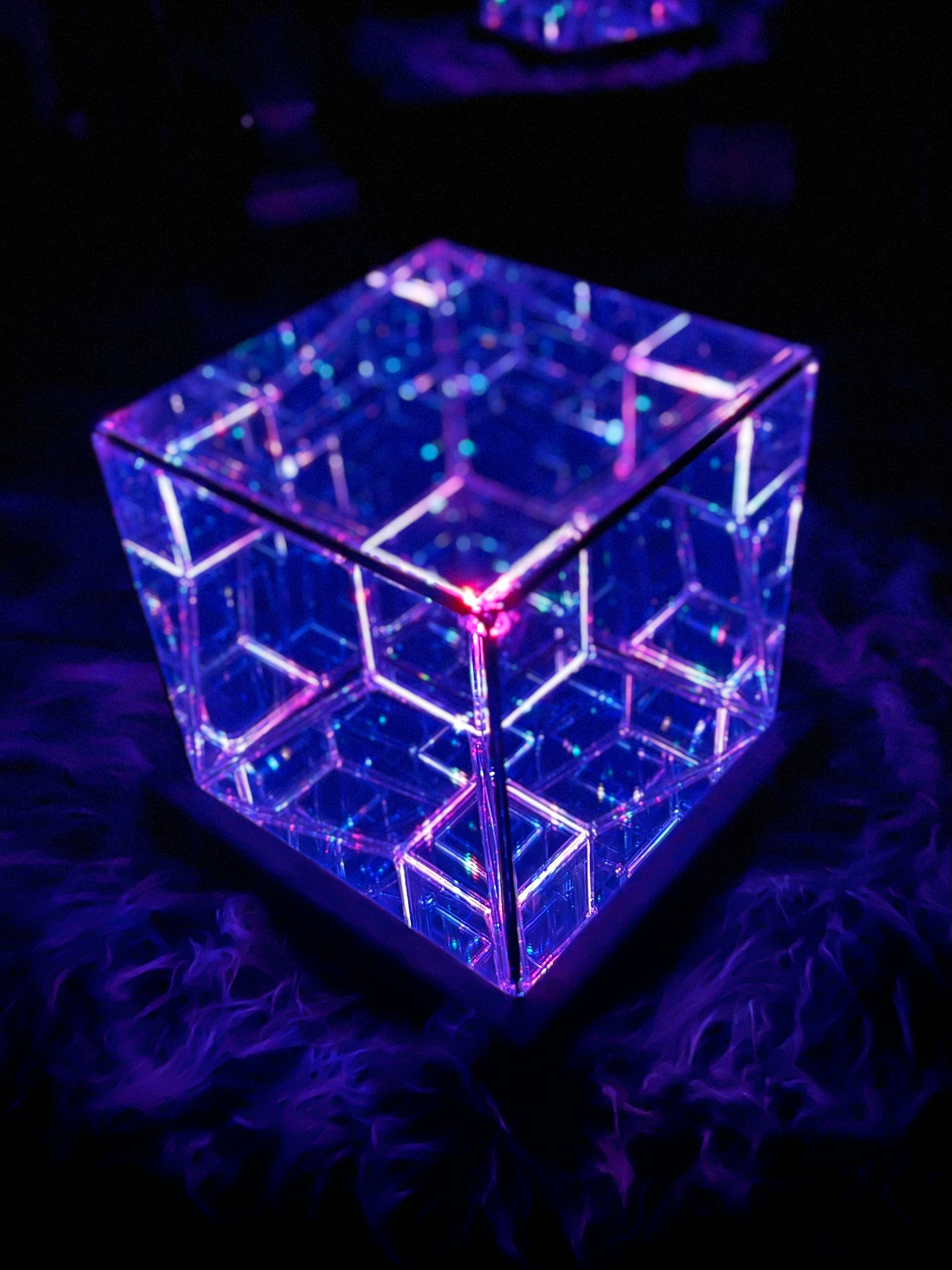Tesseract, Hypercube Infinity Mirror Art Sculpture Hecho a pedido ...