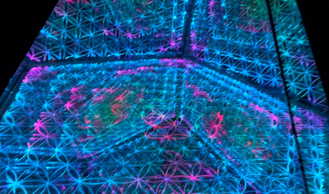 Pirámide pentagonal espejo infinito arte escultura geometría sagrada ...